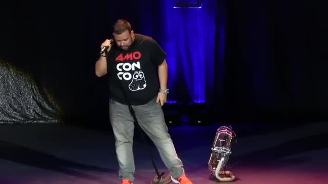 El Molusco se luce como ¿cantante? - El Nuevo Día