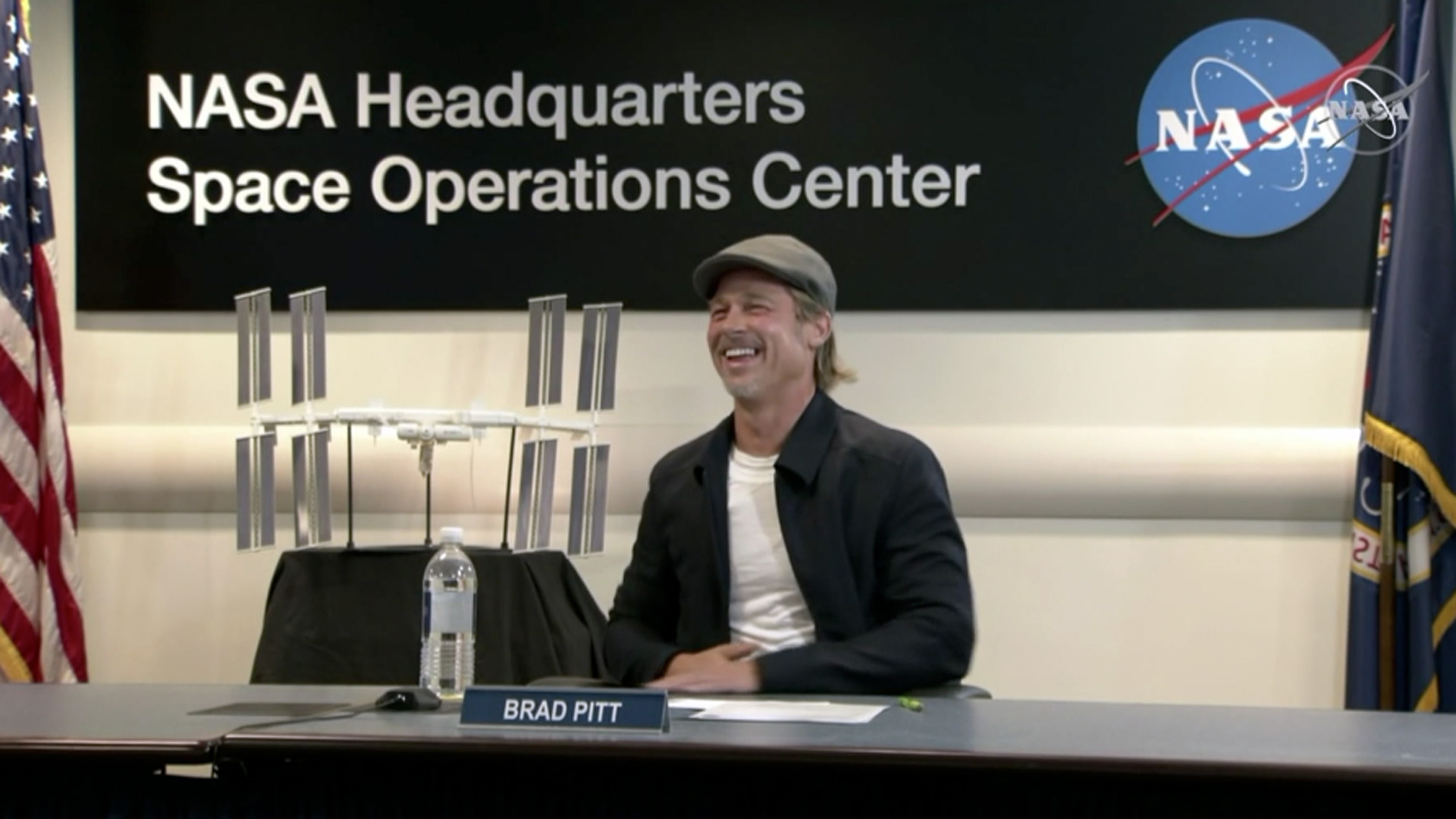 Brad Pitt entrevistó a un astronauta de la NASA en el espacio - El ...