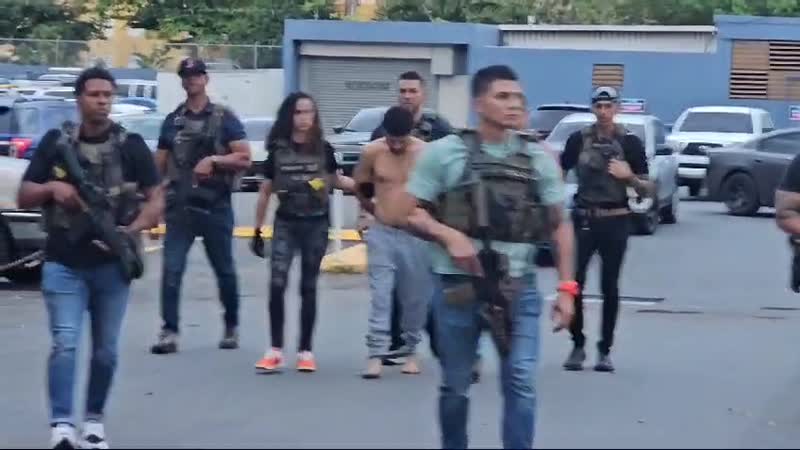Transportan a un cuartel a hombre que huyó desnudo de motel de Caguas ...