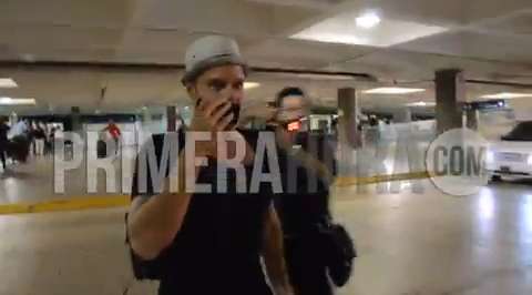 Captamos a Ricky Martin a su llegada a la Isla - Videos - Primera Hora