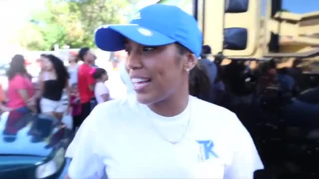 Kiria Tapia llena de alegría al residencial Monte Hatillo - Videos ...