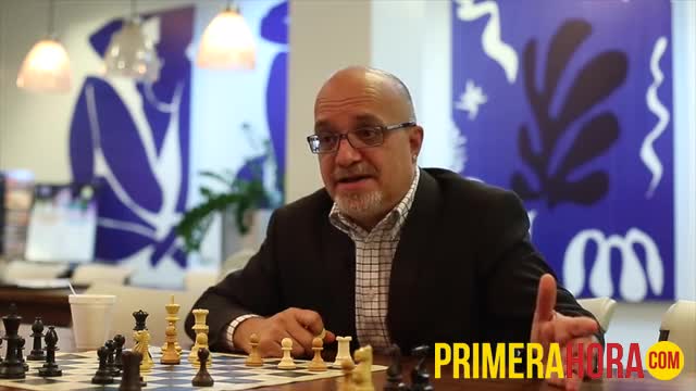 Rafael Bernabe... ¿y su estrategia en el ajedrez? - Videos - Primera Hora
