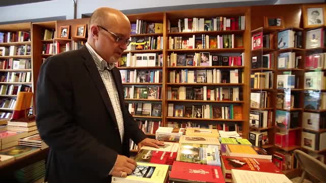 Los libros son el escape de Rafael Bernabe - Shows - Primera Hora