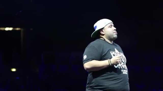 Molusco se las trae en su show - Videos - Primera Hora