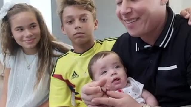 Cosculluela nos abre las puertas de su casa - Videos - Primera Hora