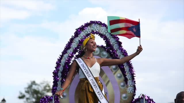 Loíza recibe a su reina - Videos - Primera Hora