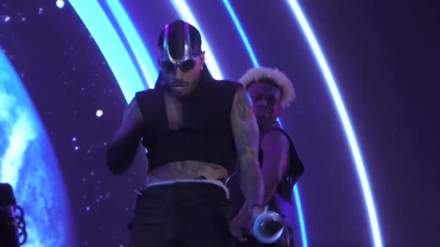 Rauw Alejandro: Soltero y de lo más suelto en su regreso a España ...