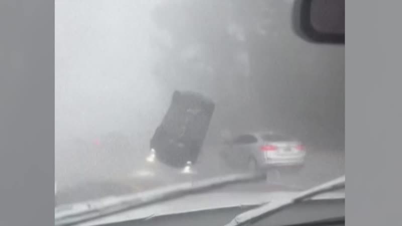 ¡Increíble! Carro sale volando por tornado que generó la tormenta ...